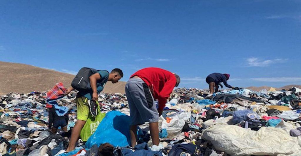 Desierto de atacama vertedero textil de la moda – La Pluma