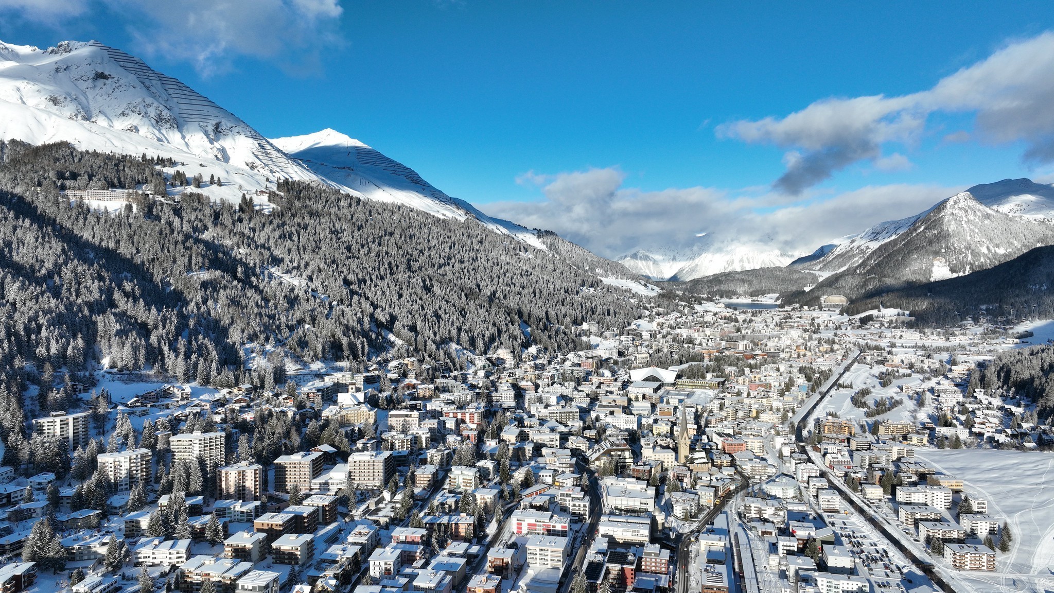 La ciudad alpina de Davos en el Cantón suizo de Grisón es la sede del Foro Económico Mundial ...